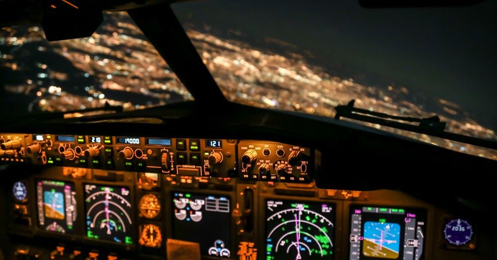 Kultūra: Landing New York | B777 Cockpit View 4K