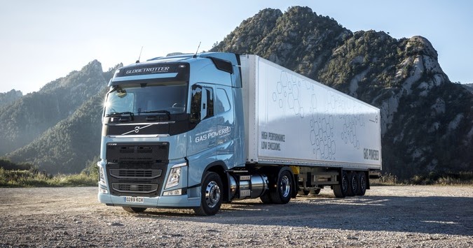 Volvo apresenta FH e FM movidos a gás natural