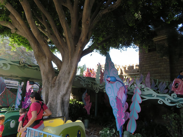 10 Facts and Secrets About Disneyland's Alice In Wonderland Ride