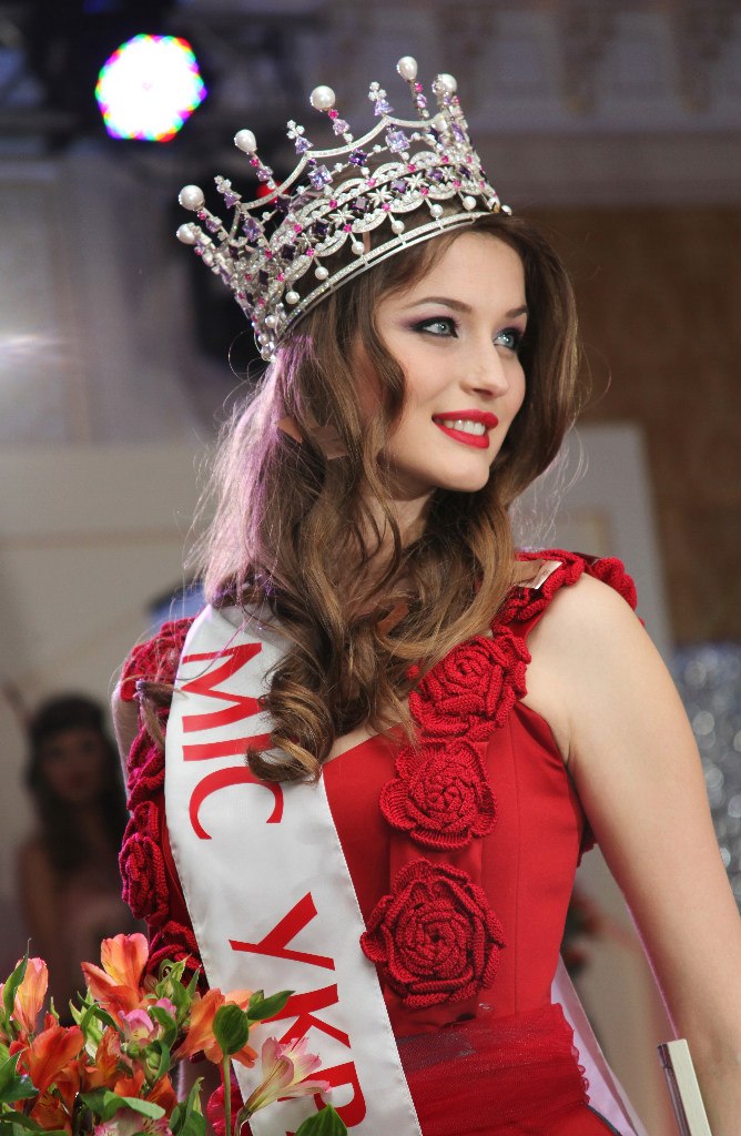Amy Willerton: Miss Ukraine World 2013 is Anna Zayachkivska!