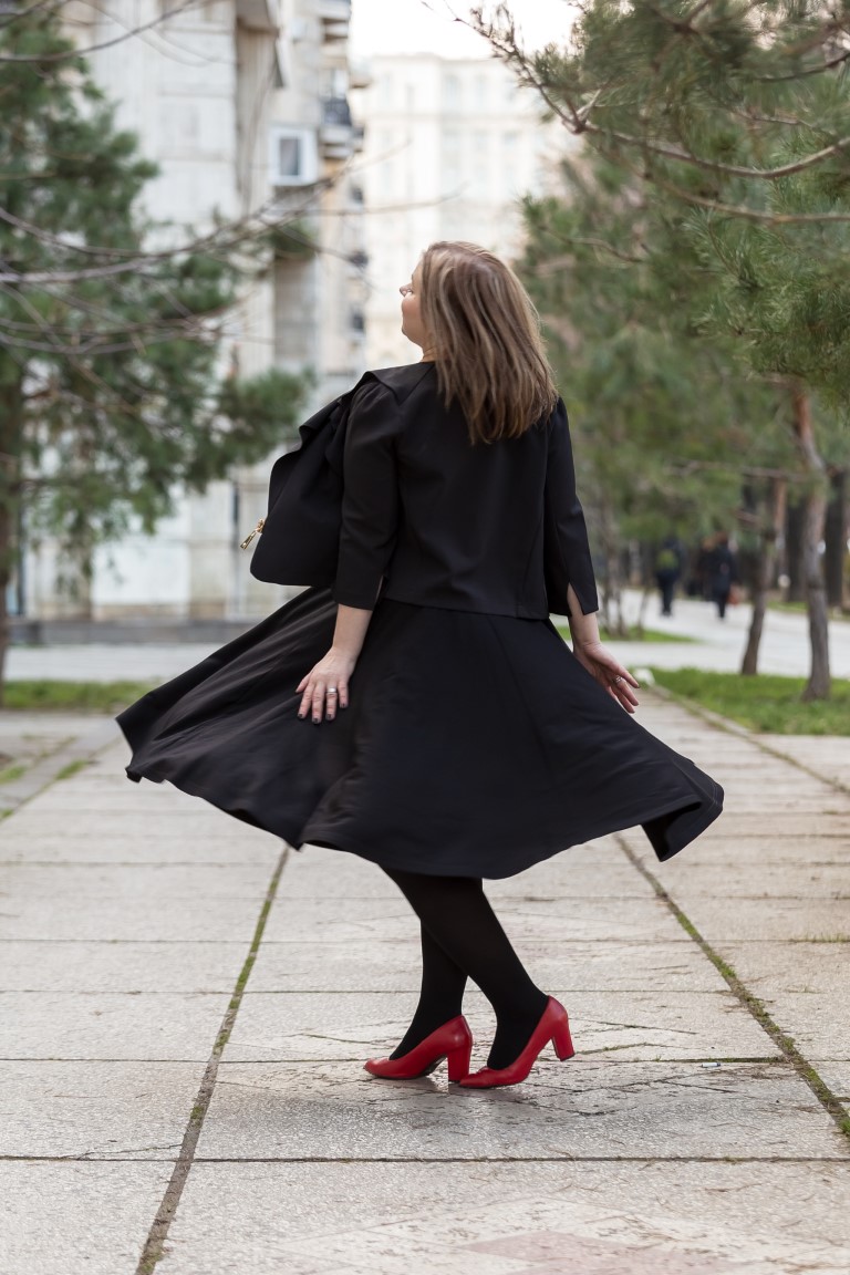 Tu ce tinuta alegi pentru party? - Alina Anghel