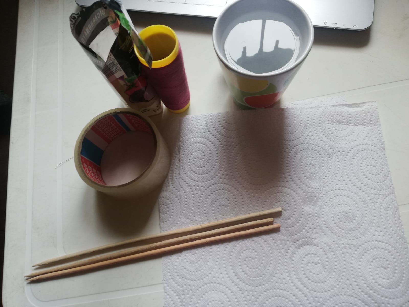 Experimento Del Cohete Que Vuela Por Reacción Química