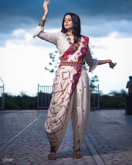 Kinjal Dave biography,birthdate,husband biography,born, Age & more