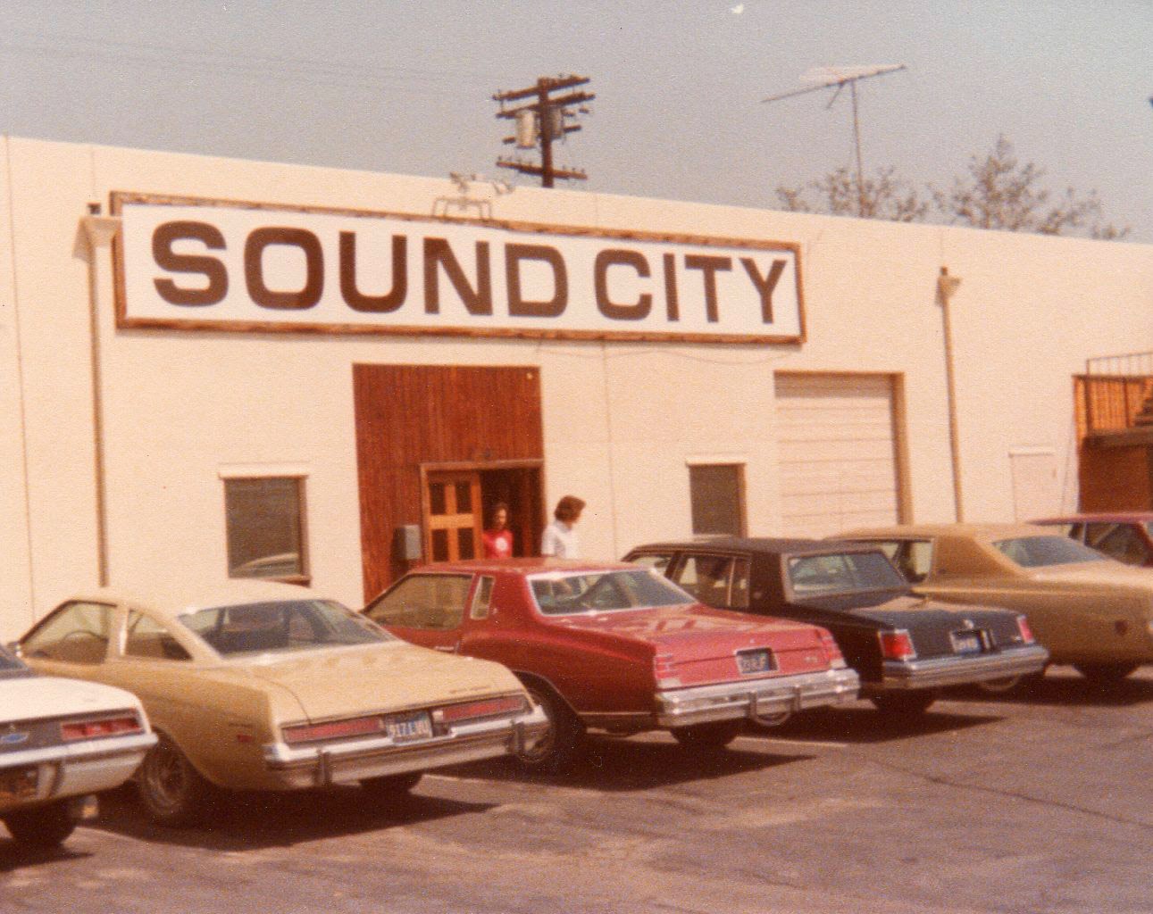PRessNoW: Sound city: listen to the myth, stay tuned to the people.