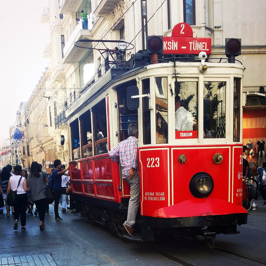 lauluni sadepäivän varalle: Taksim - shoppailua ja nostalgisia ...