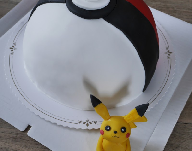 Kääpiölinnan köökissä: Pokemon-kakku vadelma-suklaatäytteellä ♥