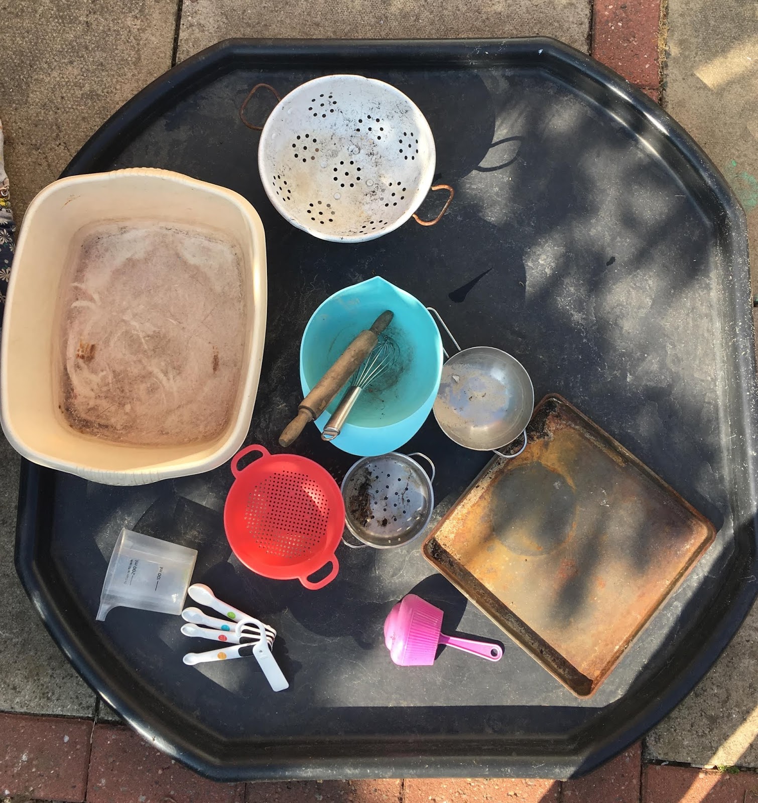 Tantrums To Smiles: 10 Play Ideas for the Tuff Tray!
