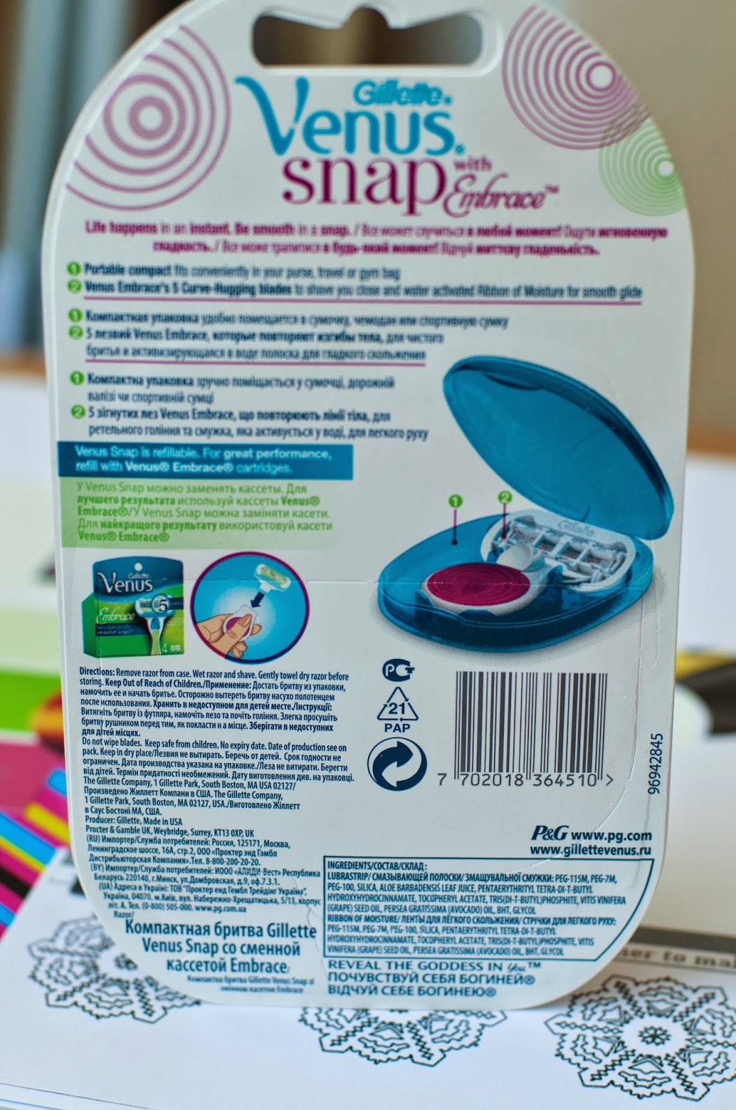 Компактная бритва Gillette Venus Snap with Embrace.