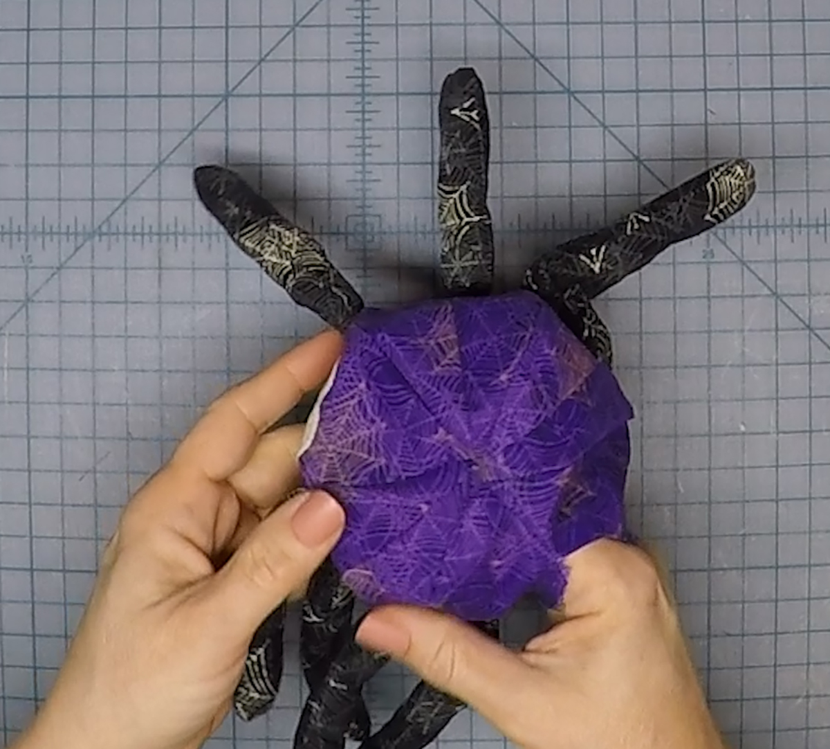 The Whimsical Workshop Studio: Sydney the Spider FREE Project