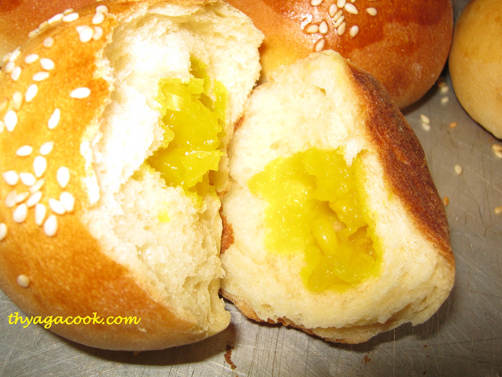 KARI LEAFS ... Malaysian flavour's: CORN CUSTARD BUN