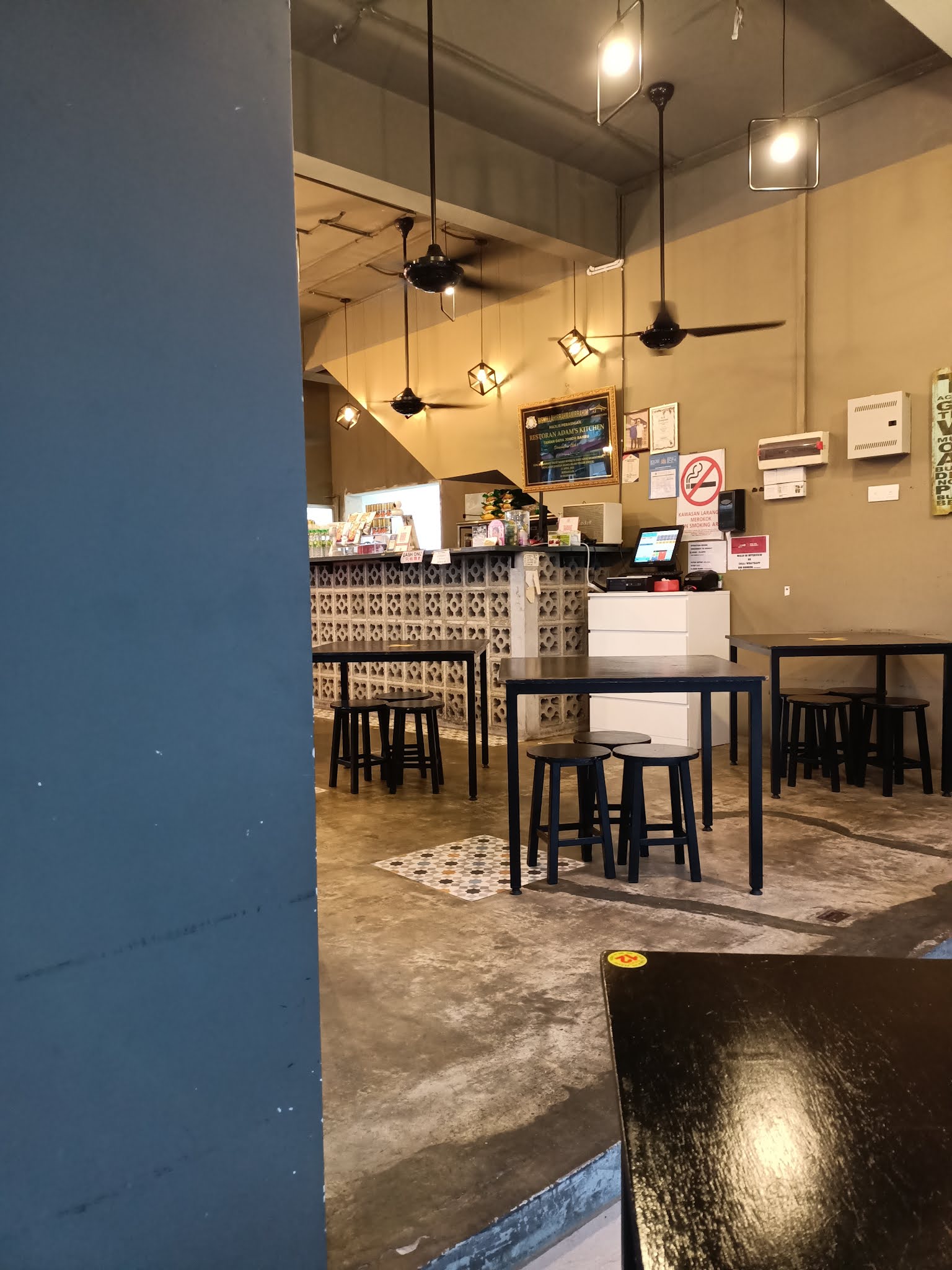 MAKAN DI ADAM'S KITCHEN