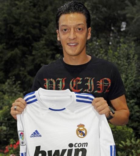 TWB22: GOODIES : Signature Ozil Real & Interview