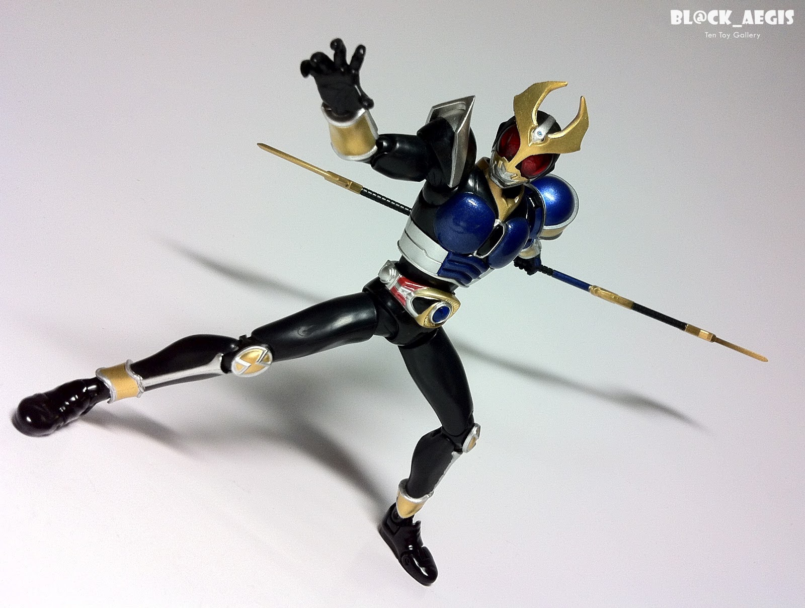 Ten Toy Gallery: Review: S.H.Figuarts Kamen Rider Agito Storm Form
