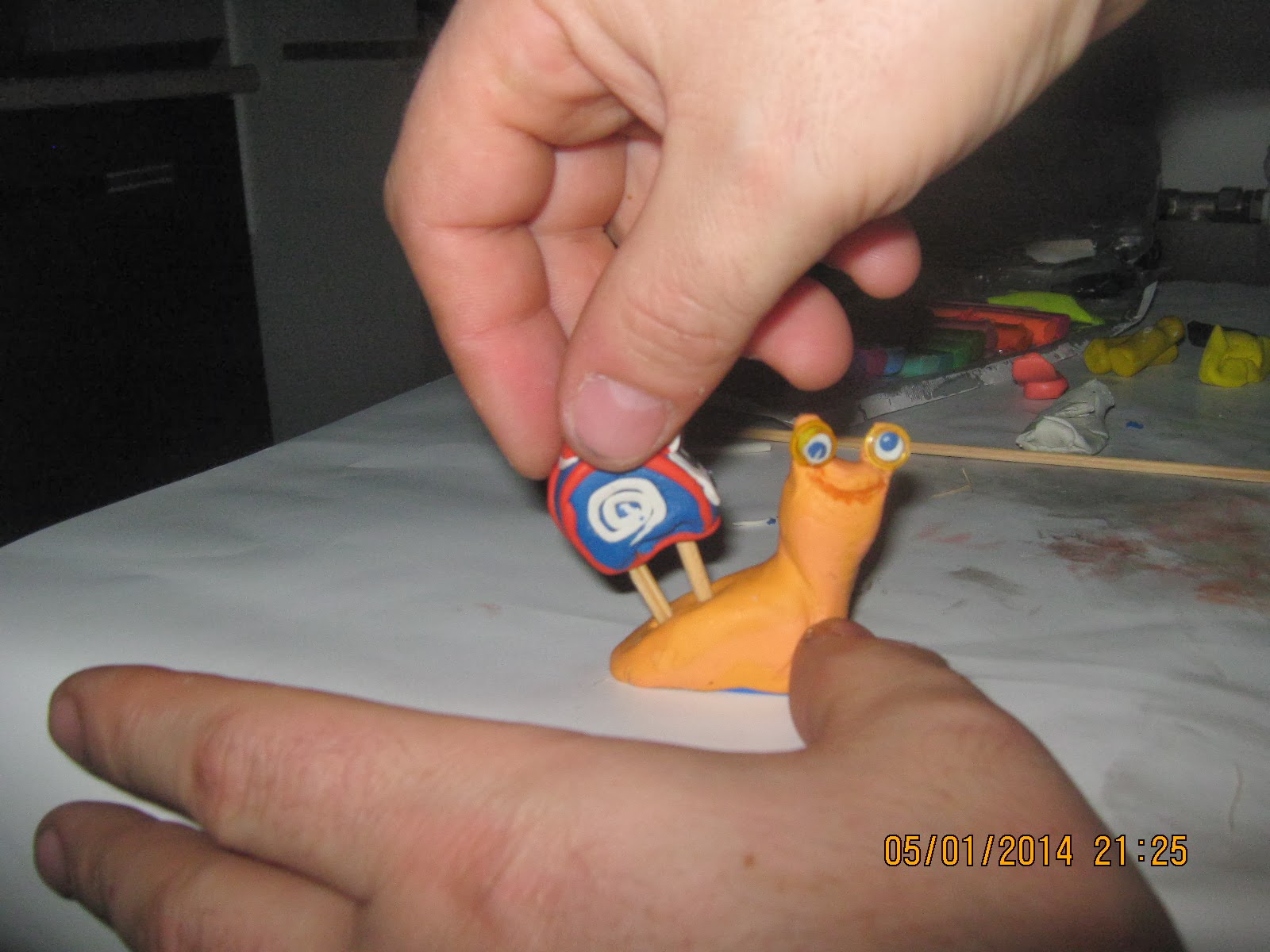 COPILĂRIE, JOACĂ ŞI BUCURIE: Melcul Turbo din plastilină