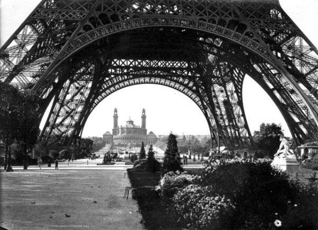 54 Vintage Photographs Captured Street Scenes of Paris in the 1920s ...