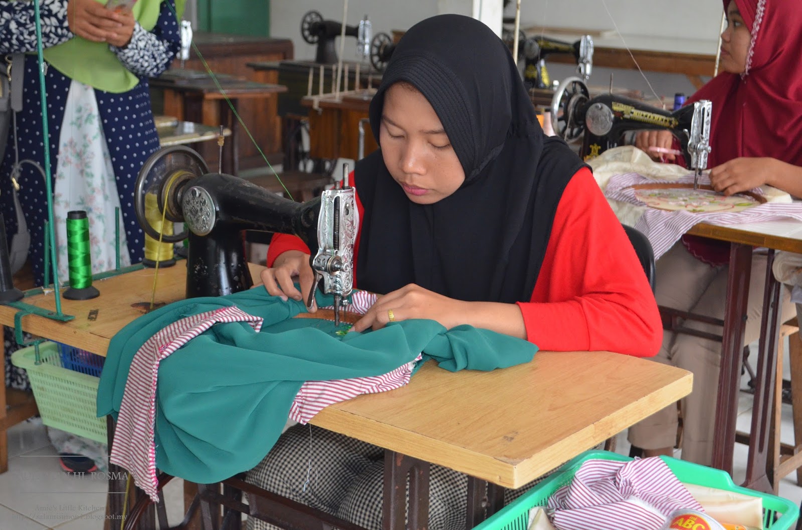 Shopping Kain Sulam di Bukit Tinggi - Amie's Little Kitchen