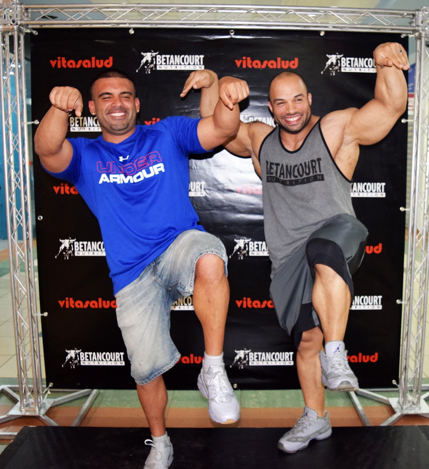 Contundentes exitos presentaciones de pro-IFBB Jon de la Rosa