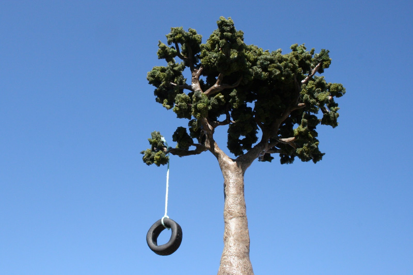 The Craft-Arty Kid (Old blog): Tire swing, swinging on a tree