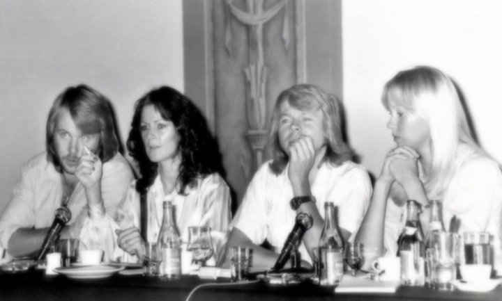twistinthedark: abba smoking