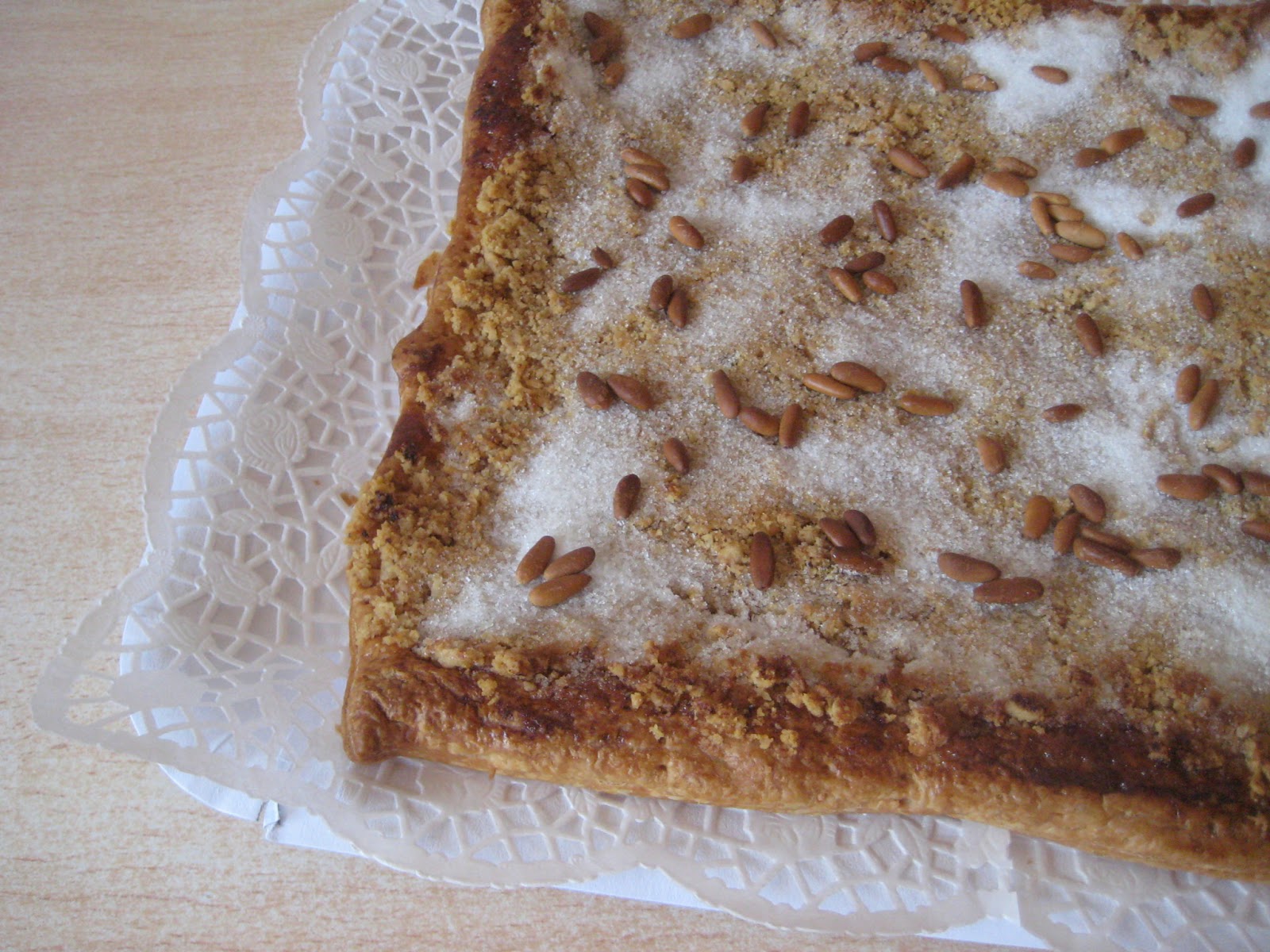 Spanish Kitchenette: Pork rinds cake :: Coca de chicharrones