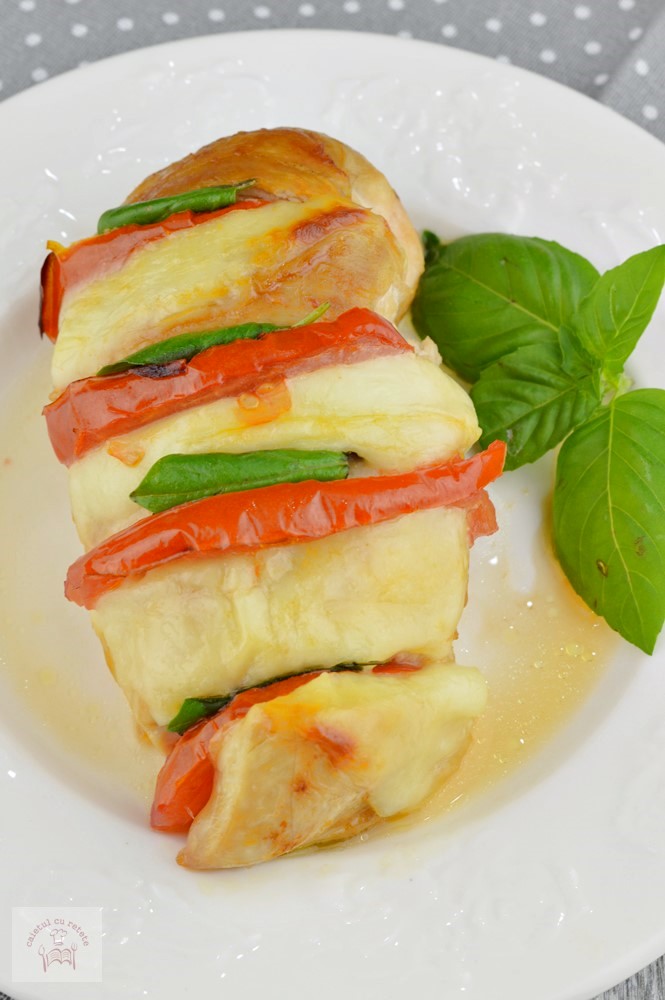 Piept de pui Caprese - CAIETUL CU RETETE