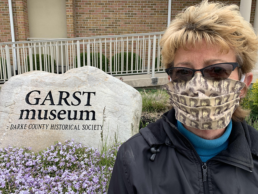 DarkeJournal.com: Garst Welcomes Visitors Again