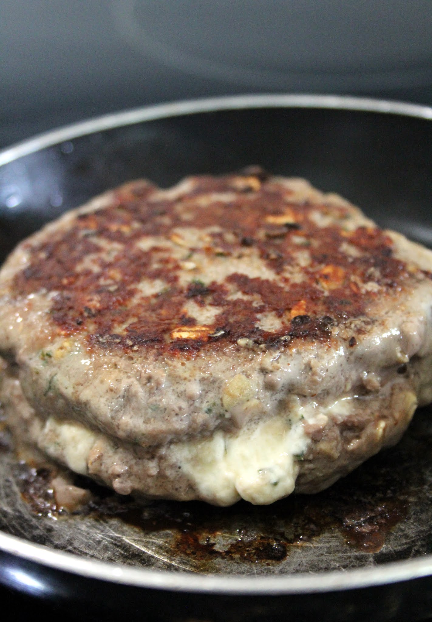 Jo and Sue: Garlic Overload Burger
