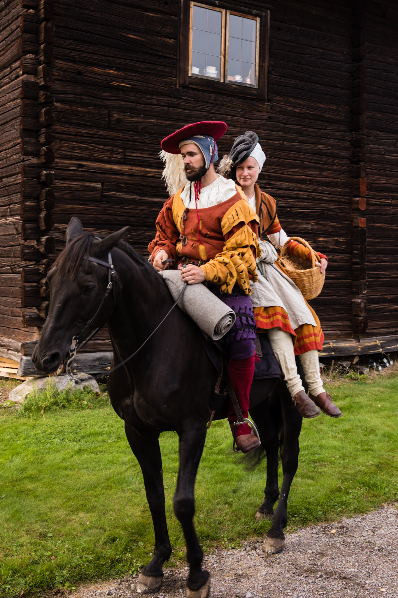 Marlein - a 16th century wardrobe: Landsknecht and trossfrau on the march