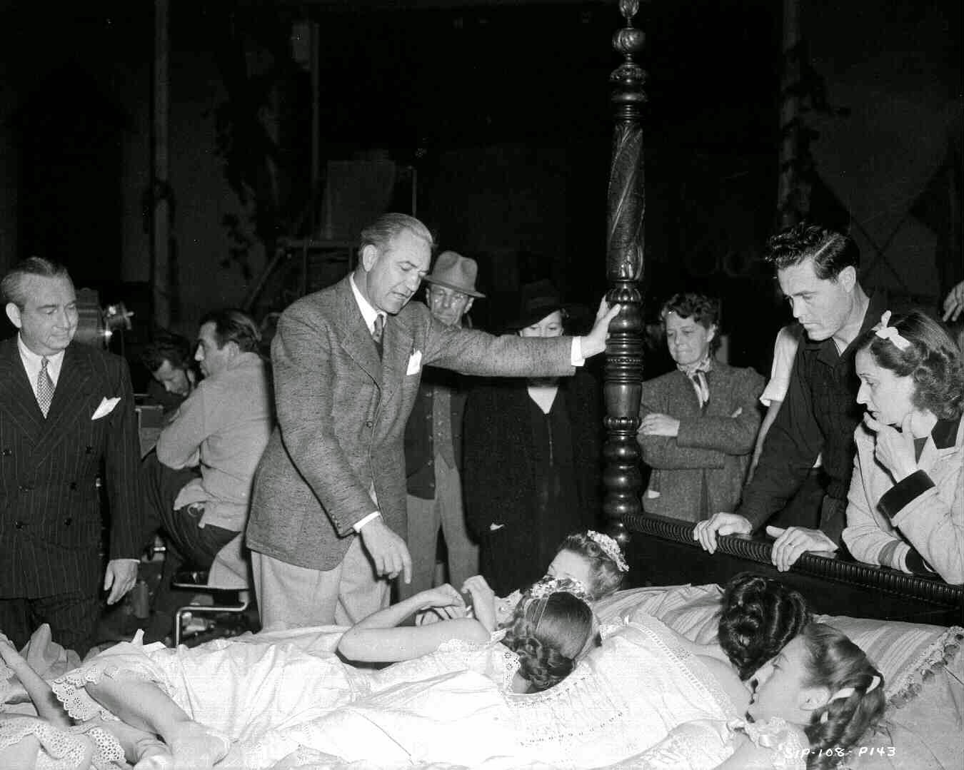 37 Rarely Seen Behind-the-Scenes Photos From the Making of Classic Film ...