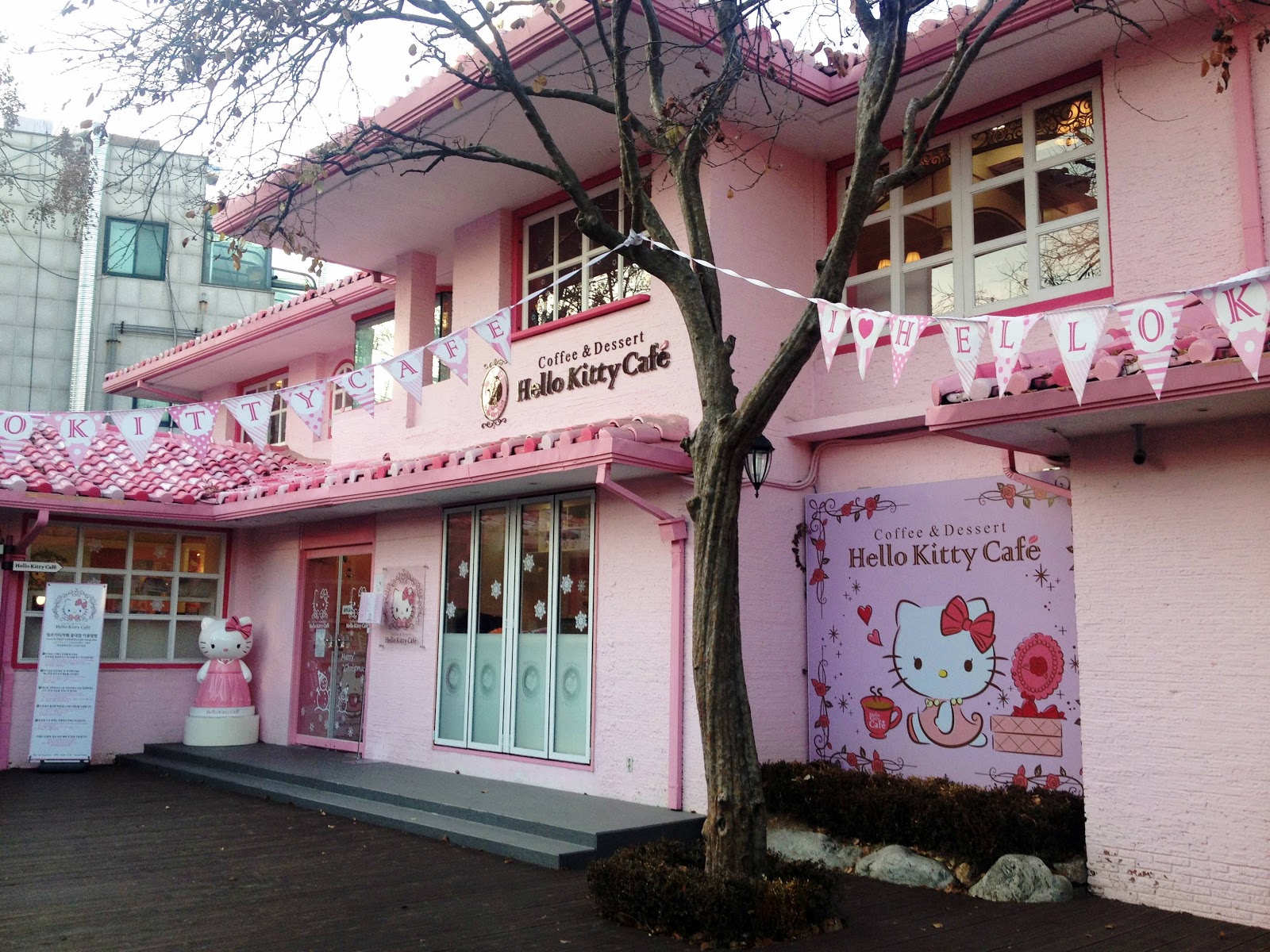 Christmas Eve at 헬로키티 카페 홍대 Hello Kitty Cafe @ Hongdae
