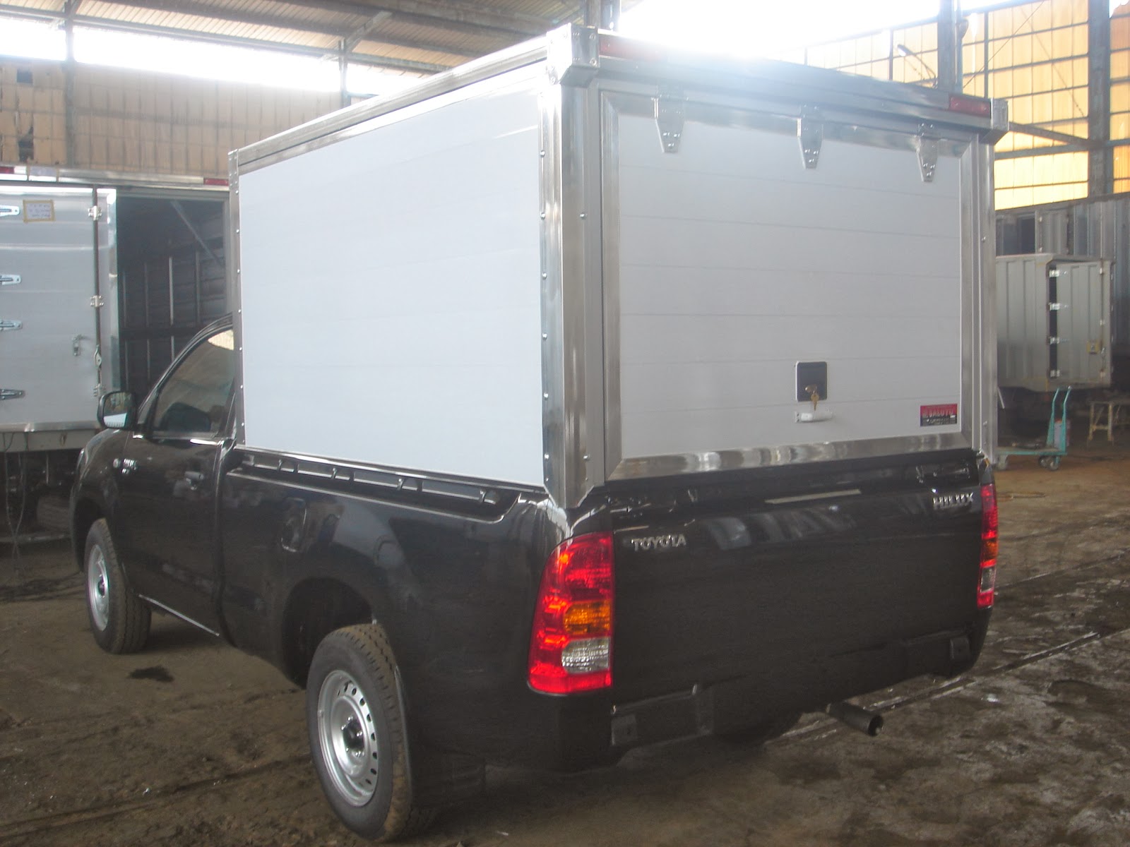 SALUYU KAROSERI: Half Box Aluminium dengan pintu belakang model Moko ...