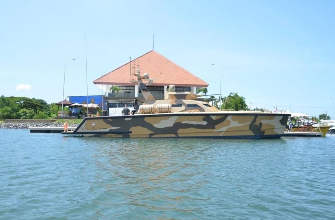 DEFENSE STUDIES: Tank Boat Meluncur ke Air
