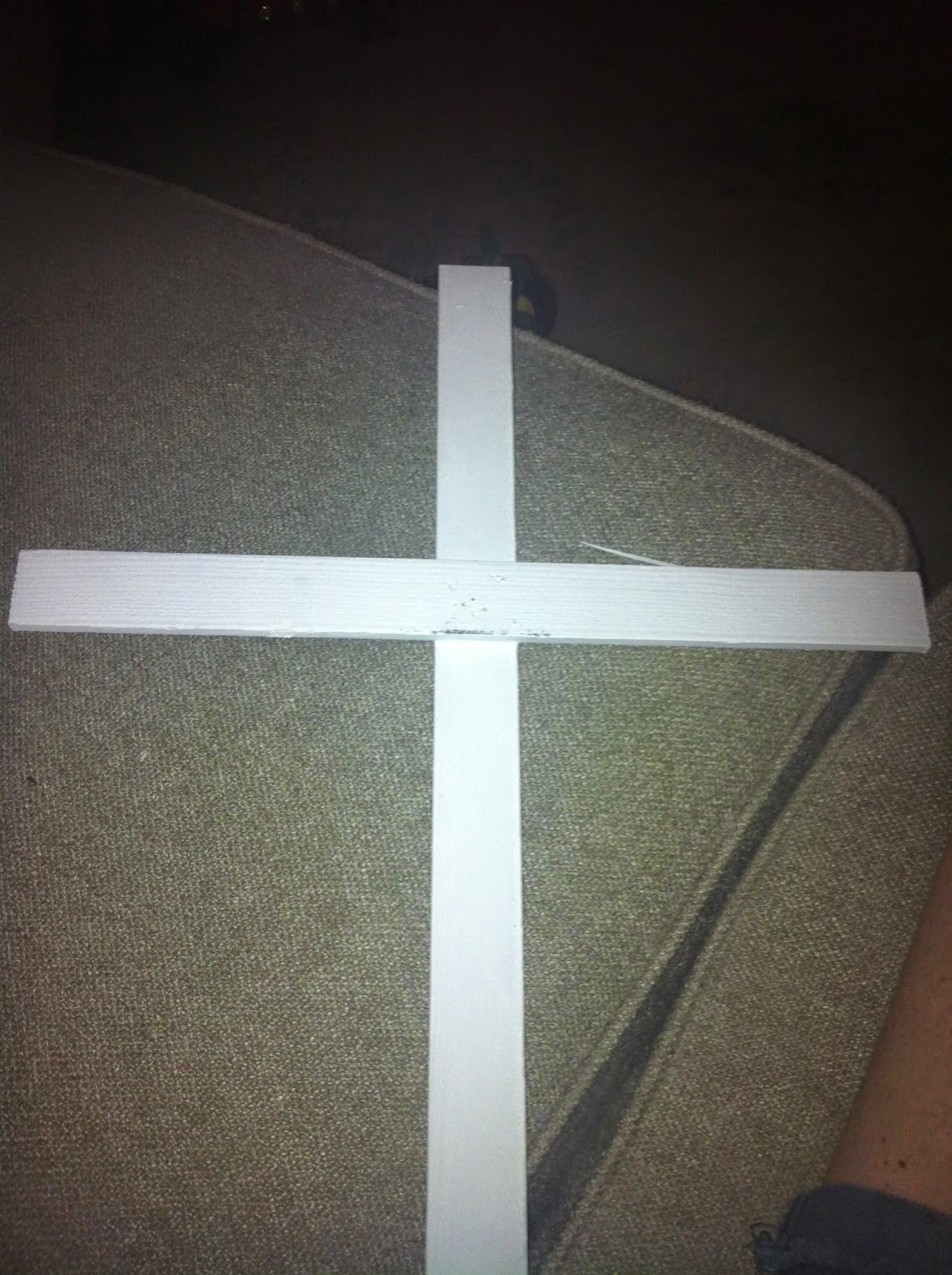 My Crafty World: Deco-Mesh Cross Wreath