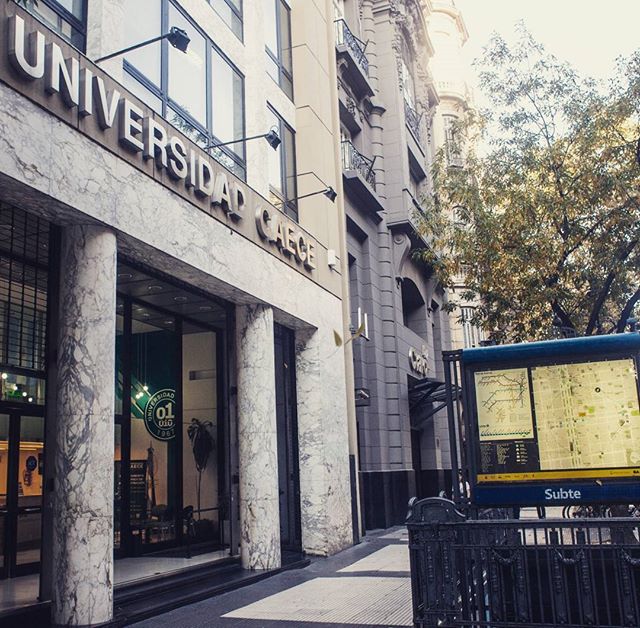 Universidad Caece - Biblioteca: octubre 2016