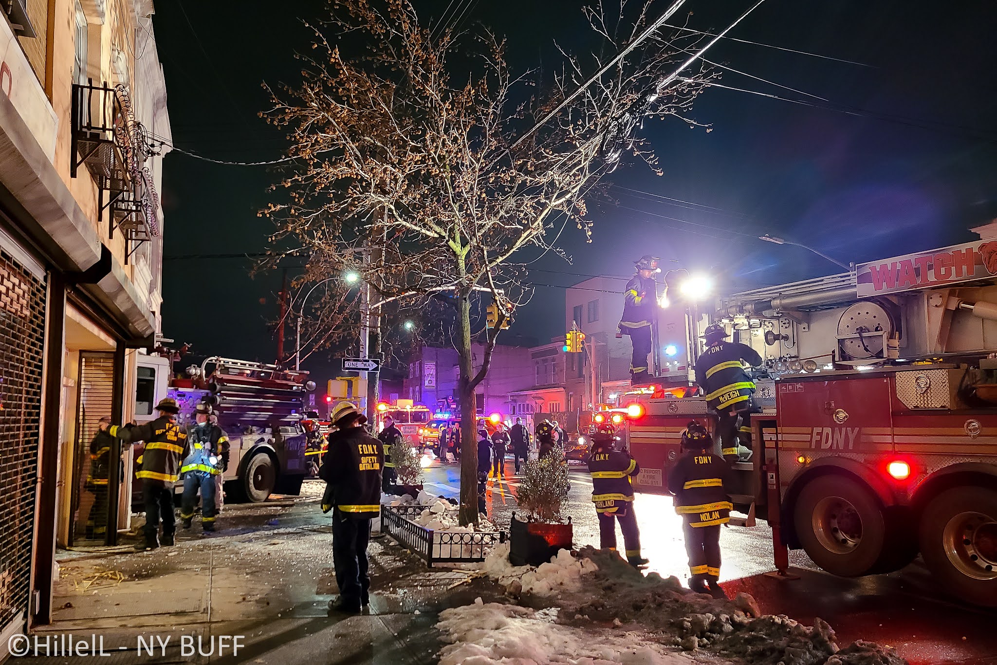 New York Buff Media: Six Injured After FDNY Engine Crashes Into ...