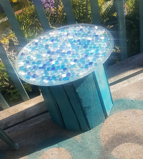Make The Best of Things: Five Gallon Blingy Bucket Table DIY