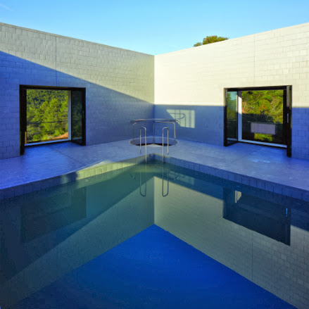 marulov kahn: solo house. pezo von ellrichshausen architects.