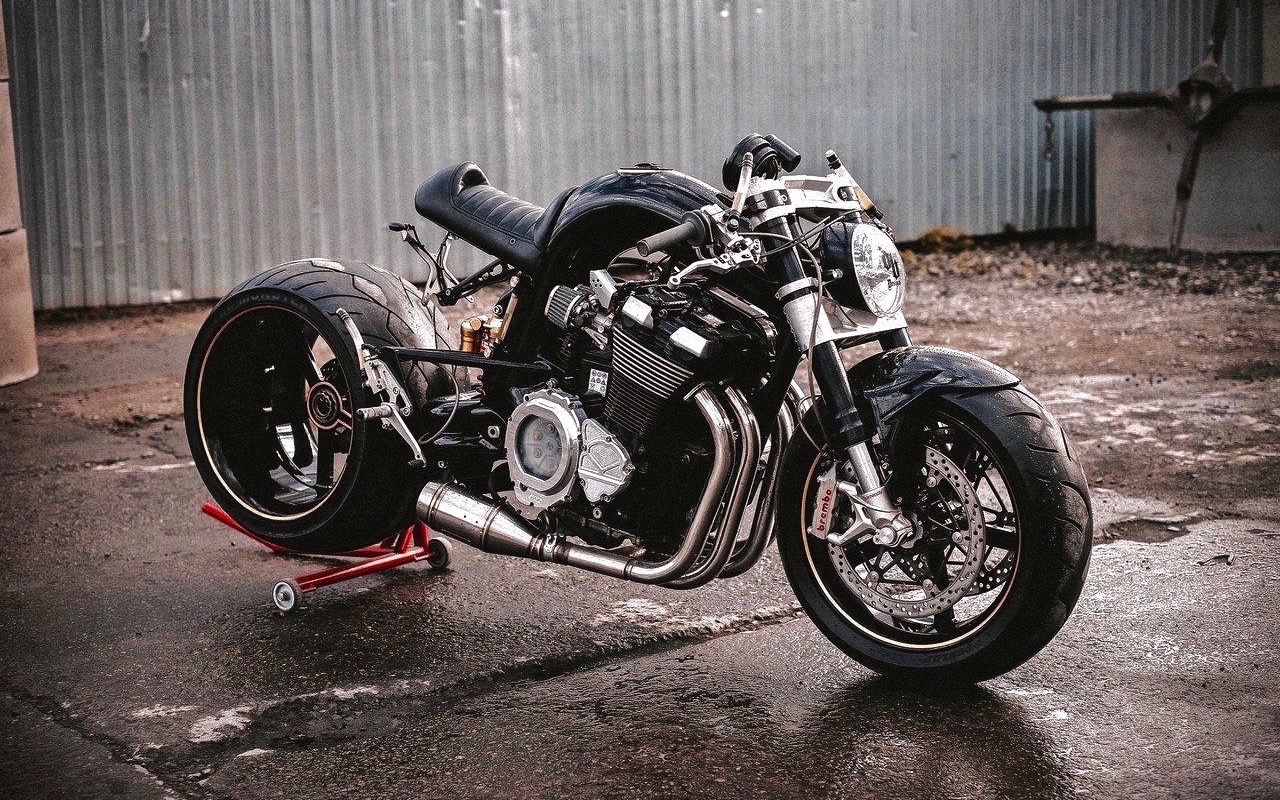 The fat Gixxer - Inazuma café racer