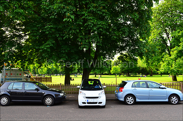 WANSTEAD DAILY PHOTO: I'VE SOLVED THE PARKING PROBLEM..