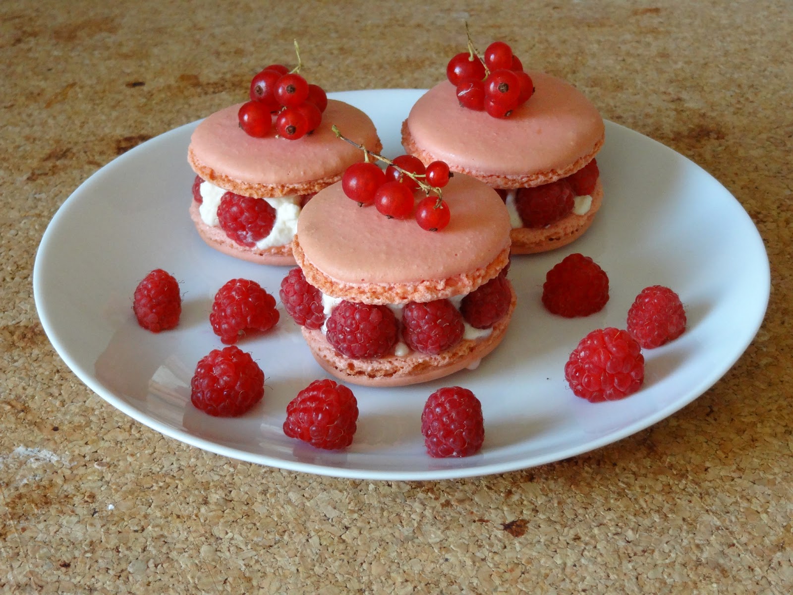 Lundi Pâtisserie !: Macarons Framboise / Chantilly