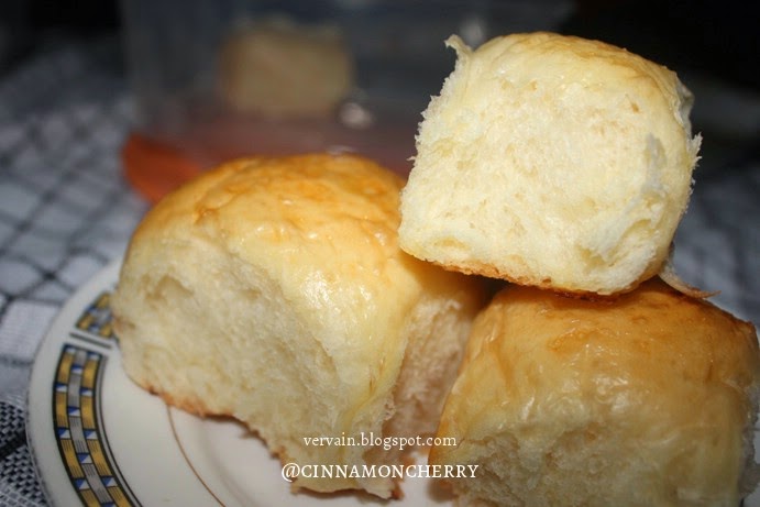 So Mote It Be!: Fluffy Bread Recipe (Using Tang Zhong, Kneaded by Hand)