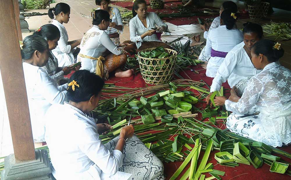 Bali Free Information: Mejejaitan and Metanding - The Basic Skill of ...