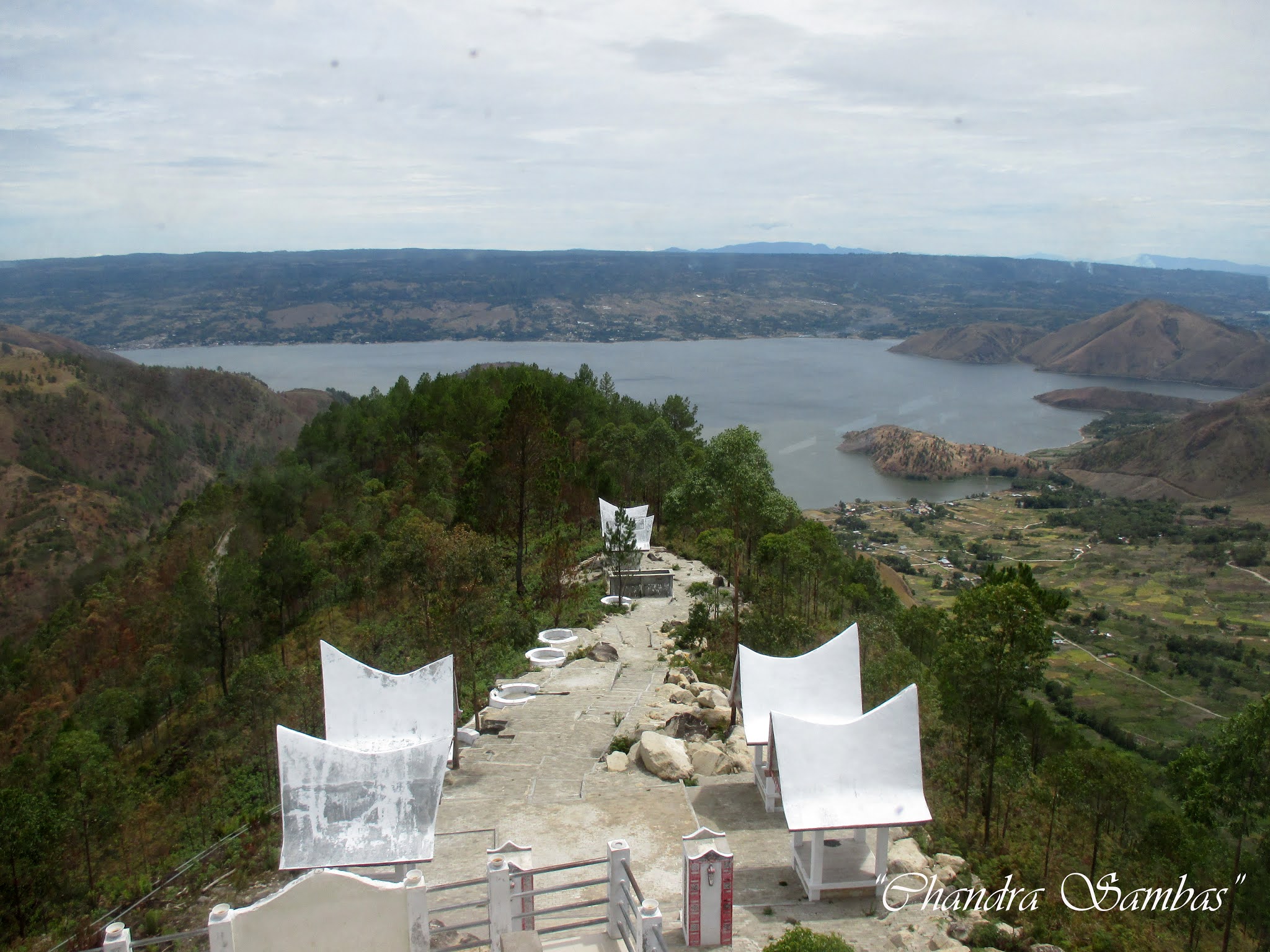 Menara Pandang Tele, Melihat Danau Toba dari Ketinggian | Backpacker ...