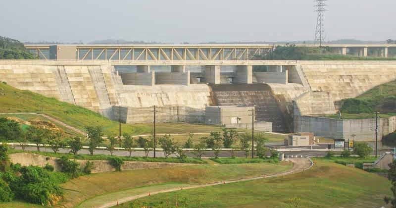 Ryukyu Life: Sneaking a Peek at Kin Dam in Okinawa, Japan