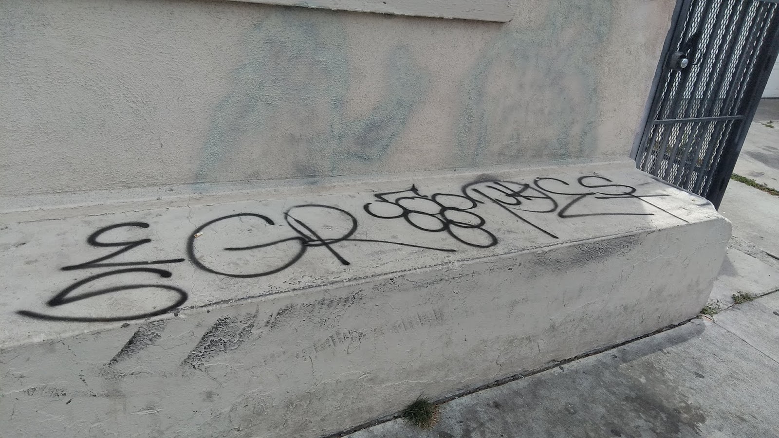 crip gangs graffiti: Grape street watts crip