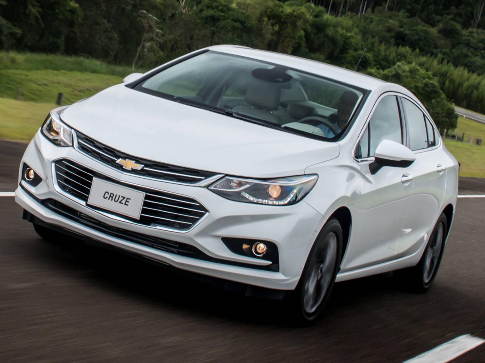 Novo GM Cruze é o veículo turbo mais vendido no Brasil e na Argentina