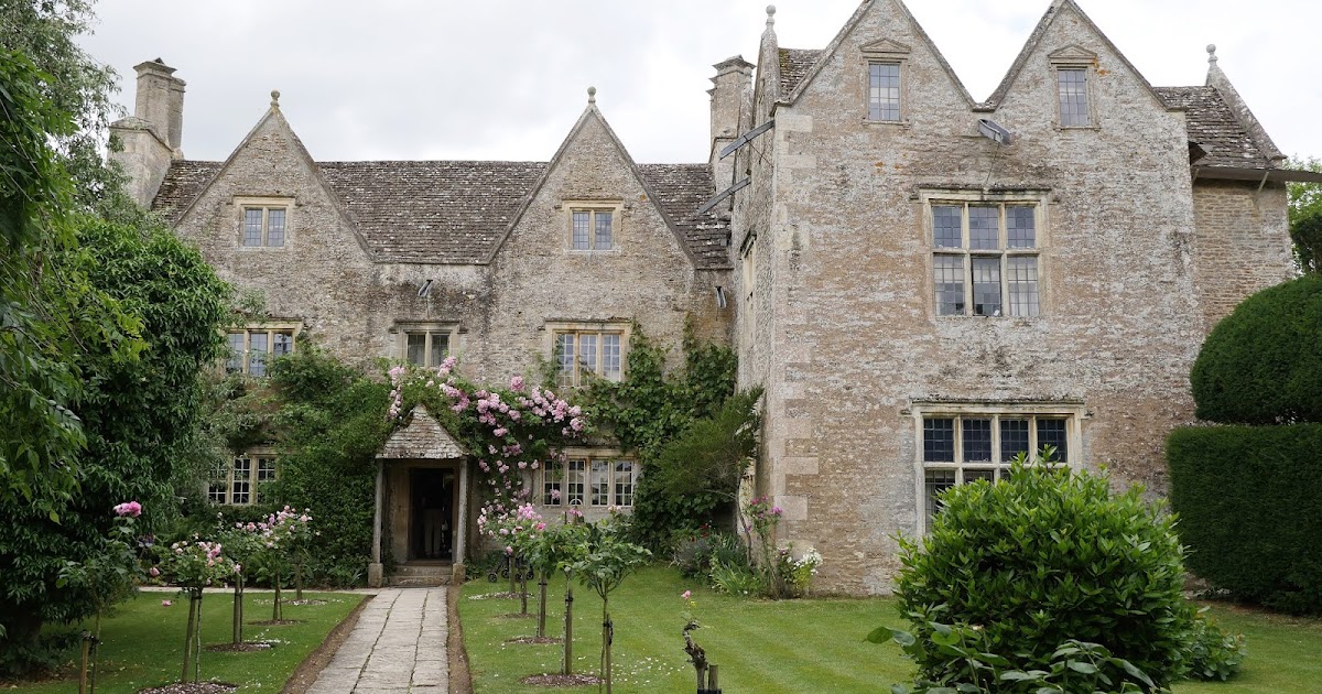 Walking in the country: Kelmscott Manor and Buscot