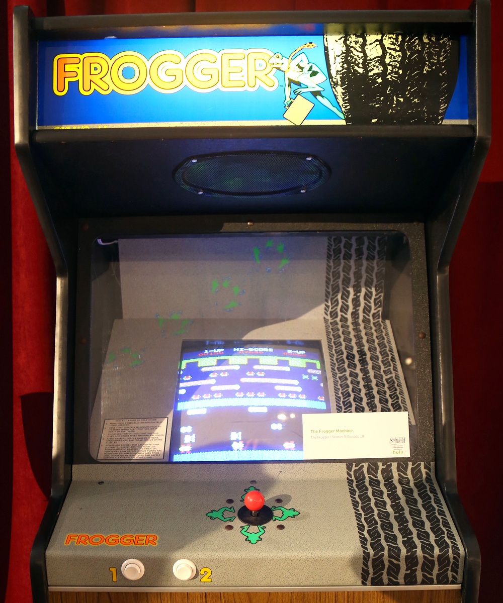 Retromobe - retro mobile phones and other gadgets: Frogger vs Centipede ...