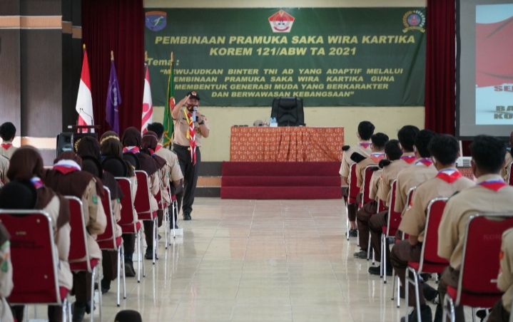 Korem 121/Abw lakukan Pembinaan Pramuka Saka Wira Kartika di Sintang | KAPUASRAYATODAY.COM