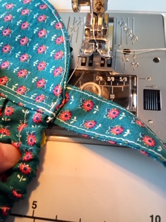 Beyond the Fringe Crafts: Prairie Bonnet Tutorial